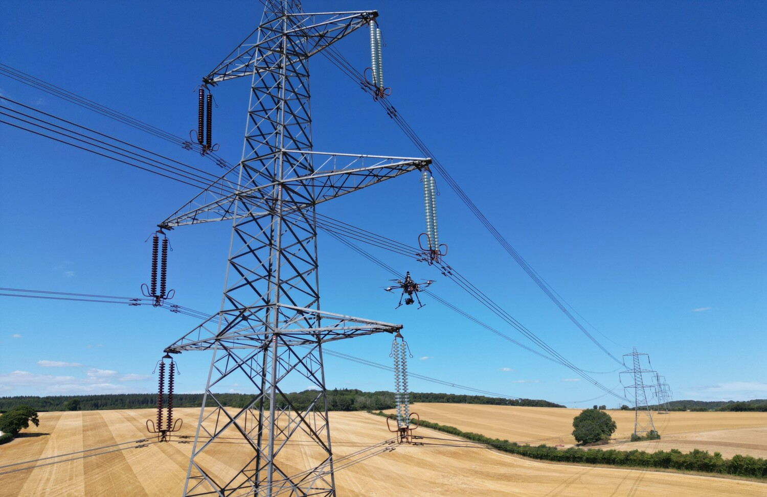 Pylon-blue-sky-sees.ai-BVLOS-grid-inspection-min – Unmanned airspace